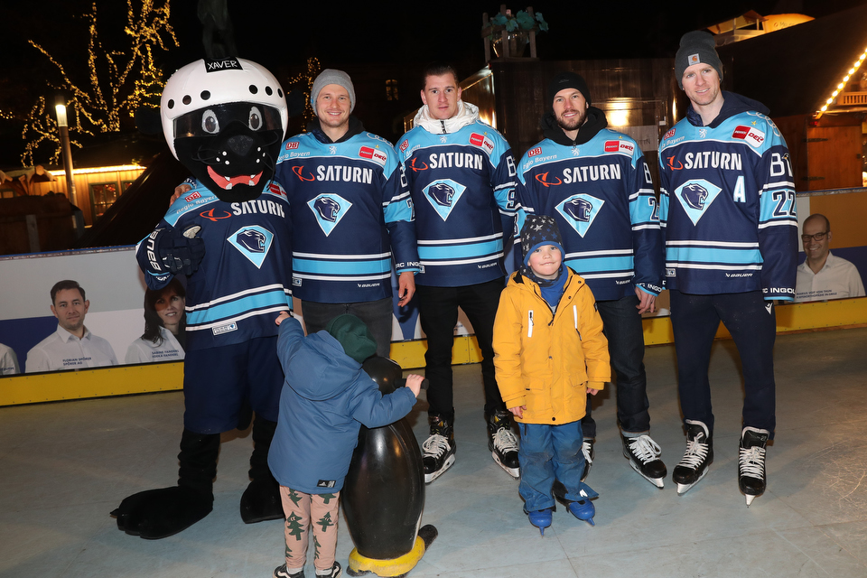 Panther an der Eisarena